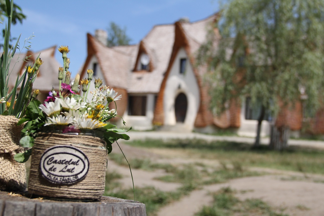 CALATORIE DE POVESTE LA CASTELUL DE LUT - CĂLĂTORII CU STIL Oriunde ...